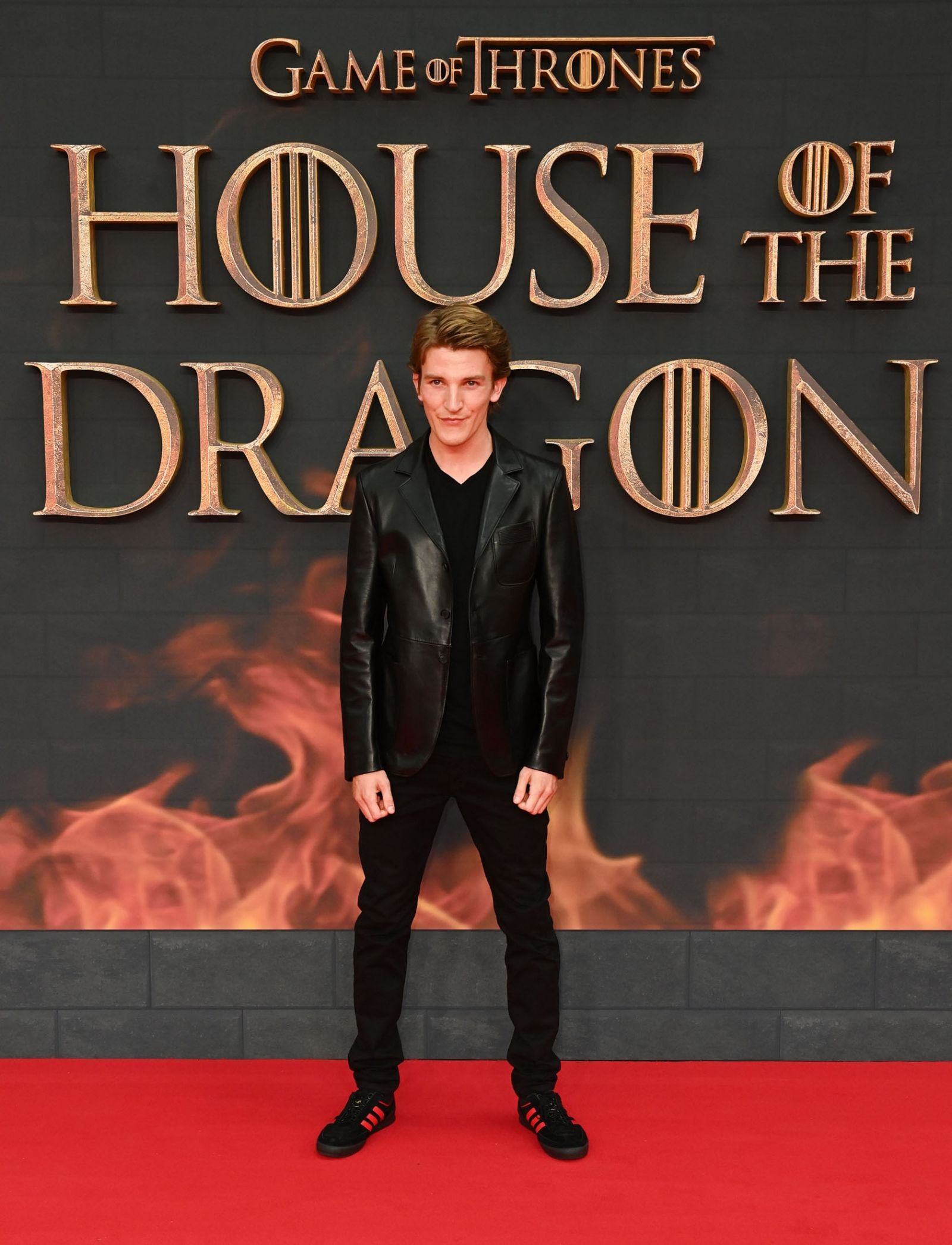 Conoce a Ewan Mitchell, el actor que interpreta a Aemond Targaryen en ...