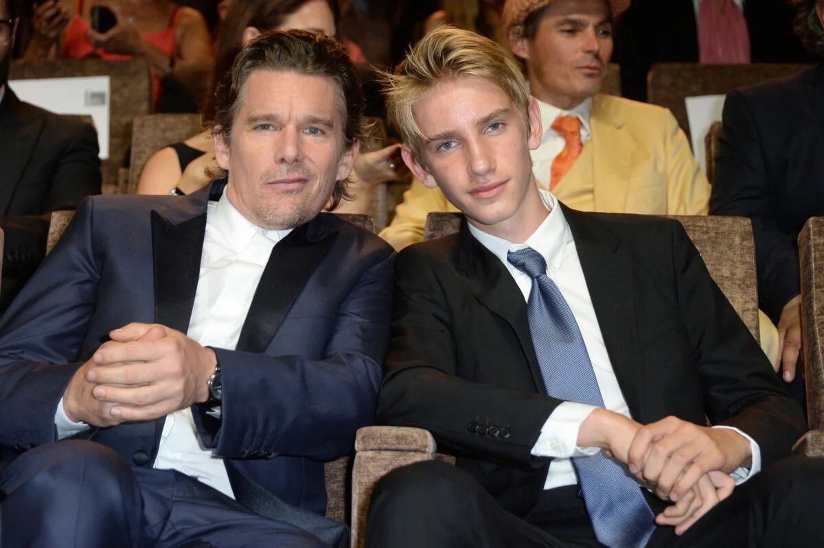 Así está Levon, el hijo actor y menos conocido de Uma Thurman y Ethan Hawke