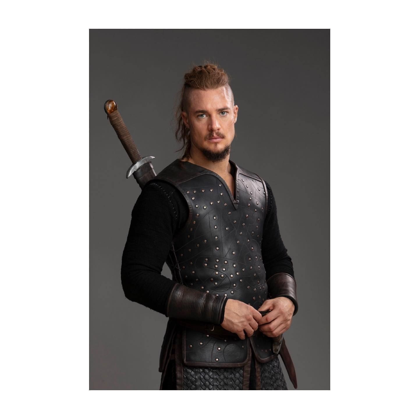 Así fue la increíble transformación física de Alexander Dreymon para ...