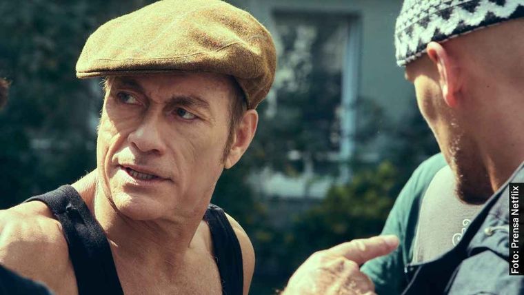 Las razones por las que tienes que ver El último mercenario en Netflix