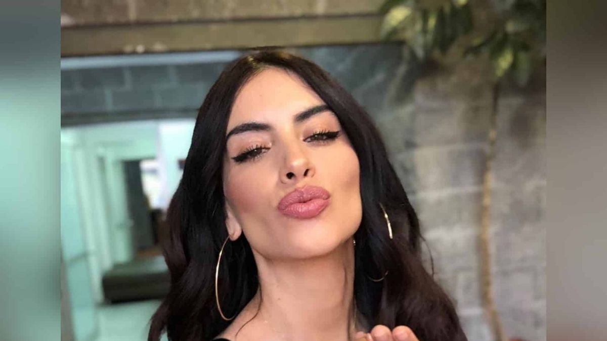 Jessica Cediel se desprendió el traje de baño y quedó al borde de la ...