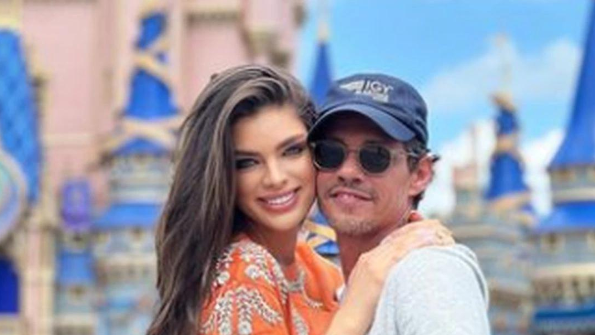 La foto con la que Marc Anthony y Nadia Ferreira anunciaron el ...