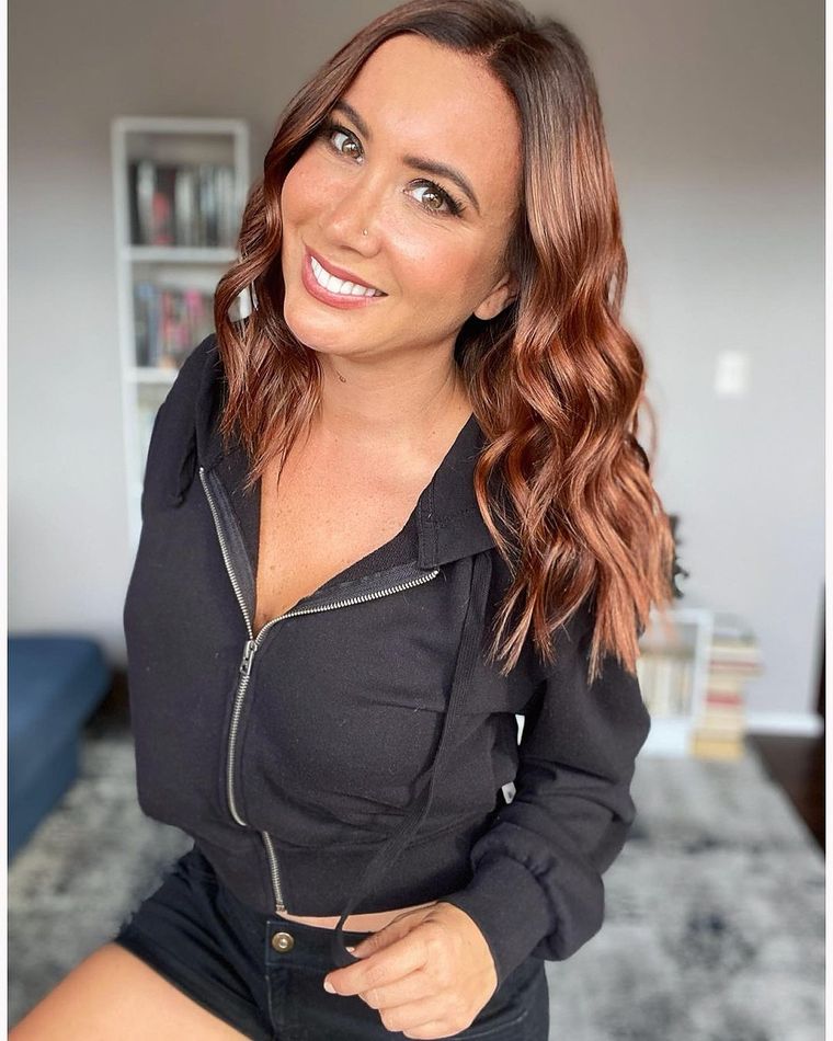 Mariazel enamoró a todos bailando en la piscina junto a su hija