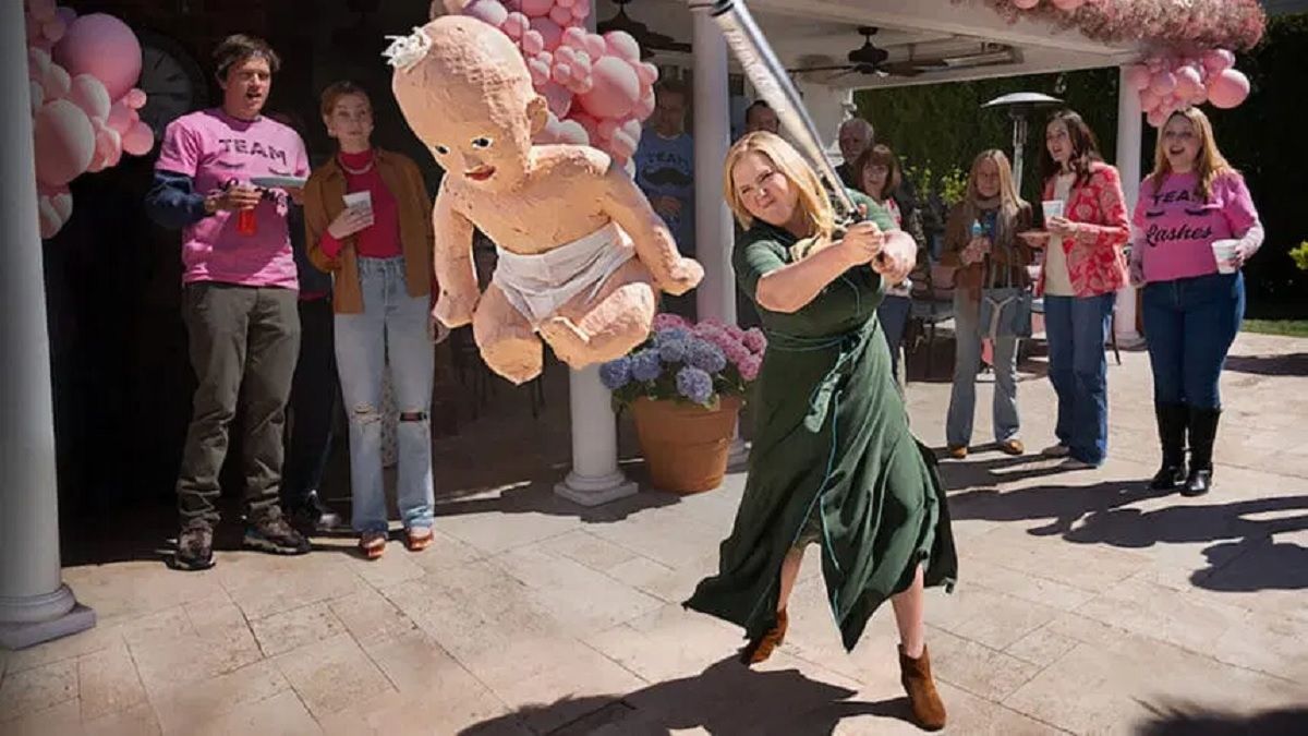 Qué dice la crítica de Algo embarazada, la comedia romántica del momento en Netflix