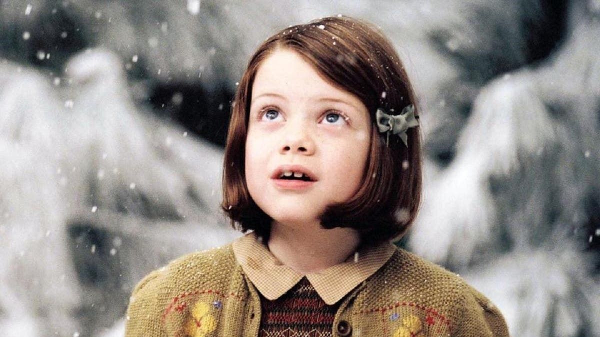 Así luce hoy la pequeña Lucy de Las crónicas de Narnia