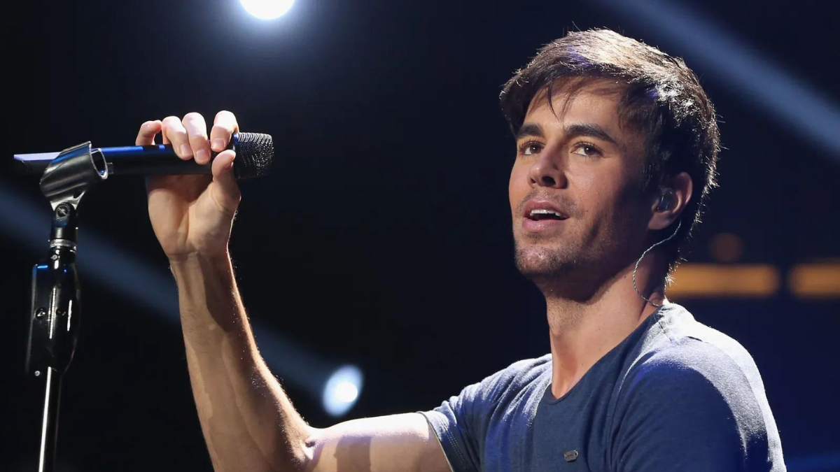 Este es el grado de estudios de Enrique Iglesias