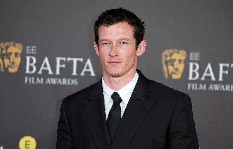 Quién es Callum Turner, el prometido de Dua Lipa que antes mantuvo una ...